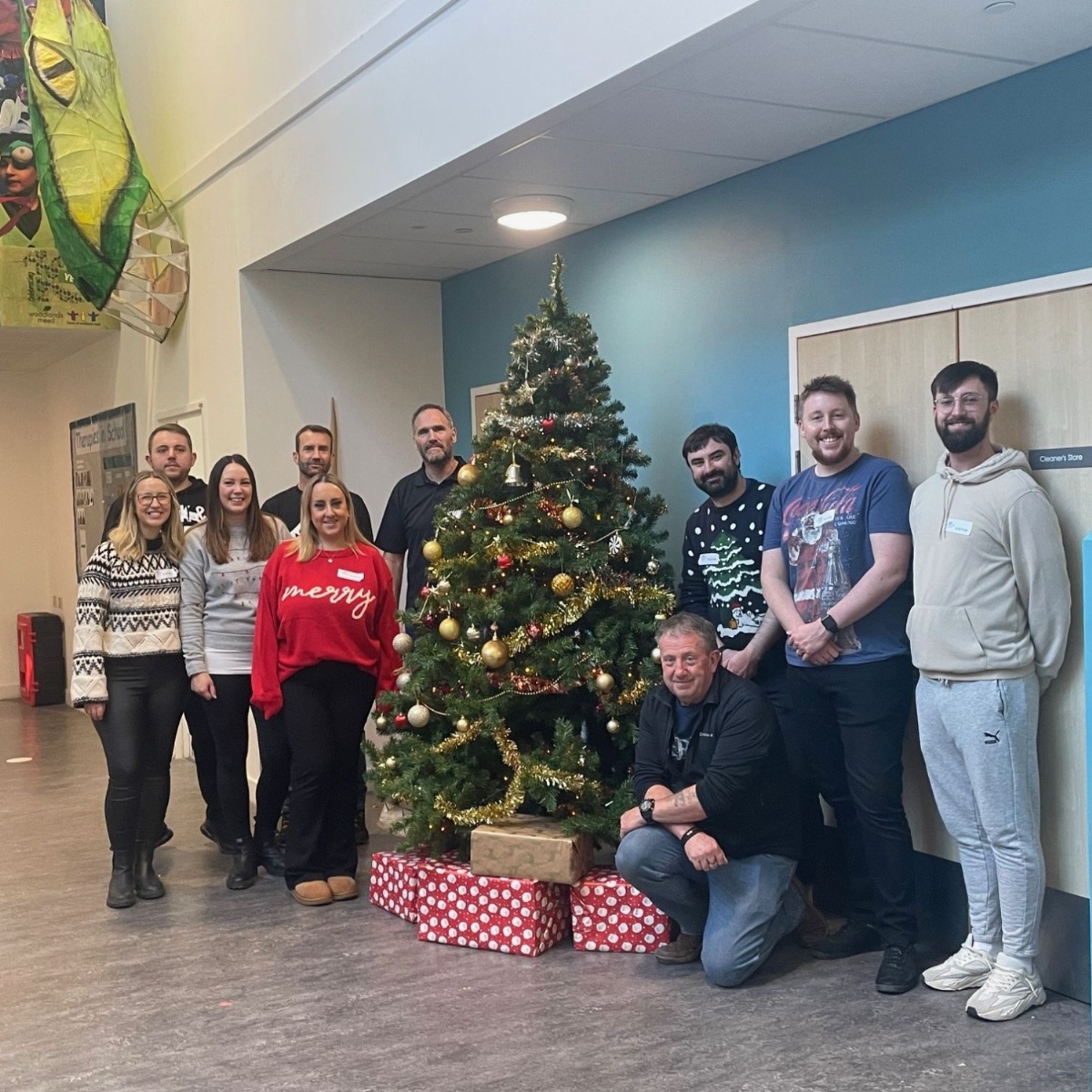 Woodlands Meed - Focus Volunteers help Woodlands Meed get Festive